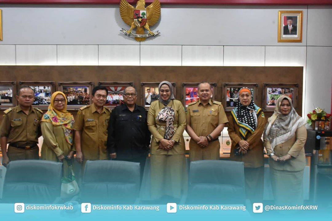Bupati Karawang Bersilaturahmi Dengan Kepala Dinas Sosial Provinsi Jawa Barat di Kantor Dinas ...