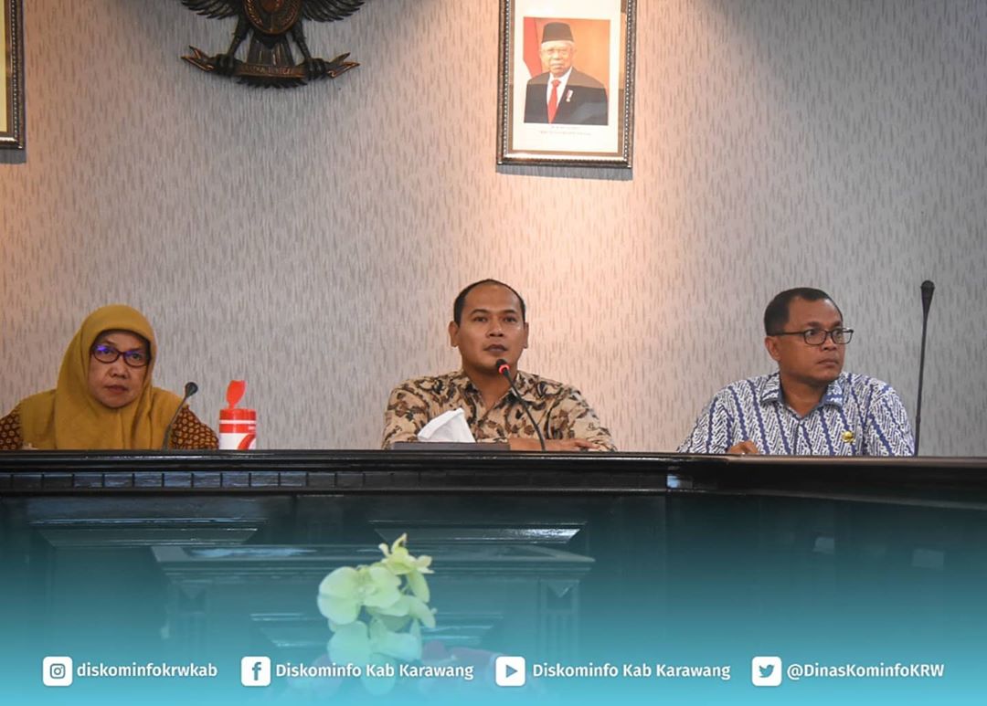Plt. Kepala Diskominfo Kab. Karawang H. Asep Aang Rahmatullah, S.STP ...