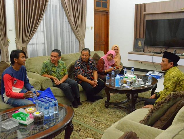 Indra Rukmana Suami Pasien Penderita Tumor Ganas Payudara Temui Wabup ...