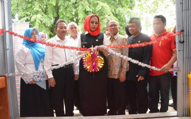 Bupati Karawang Resmikan Laboratorium Pengelolaan Bisnis Ritel SMK ...